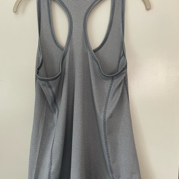 Zella | Tops | Comfortable Zella Tank Top One Small Snag Picture Shown ...
